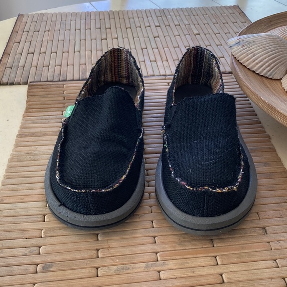 Sanuk | Shoes | Sanuk Black Canvas Slippers With Colorful Edges | Poshmark